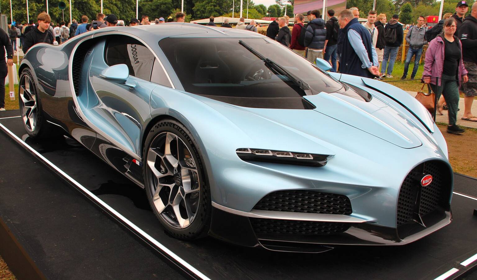 Bugatti Tourbillon vs. Chiron: Which Are You Choosing?